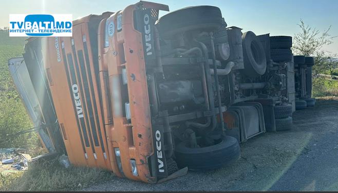 Camion rasturnat langa satul Miciurin ,raionul Drochia | Интернет TV Бельцы